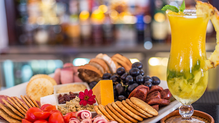 The Oyster Box - Lighthouse platter & cocktail for two